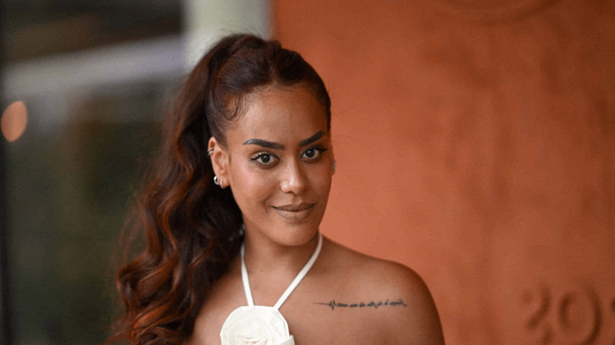 Amel Bent : découvrez sa vie de famille dans la ville la plus chère de France ! - Actual Immo ...