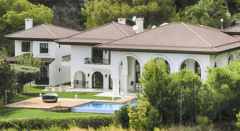 Cyril Hanouna : Sa nouvelle villa a 10 millions d'euros à Saint-Tropez ...