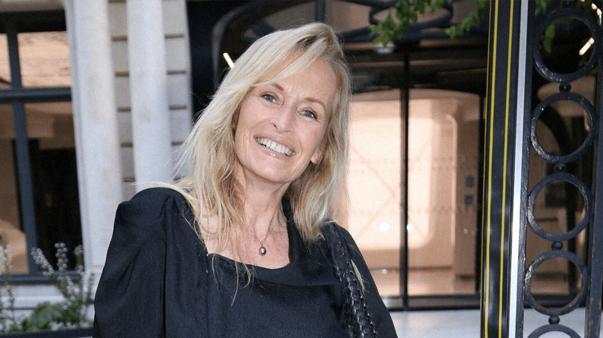 Estelle Lefébure : découvrez sa magnifique longère à deux heures de ...